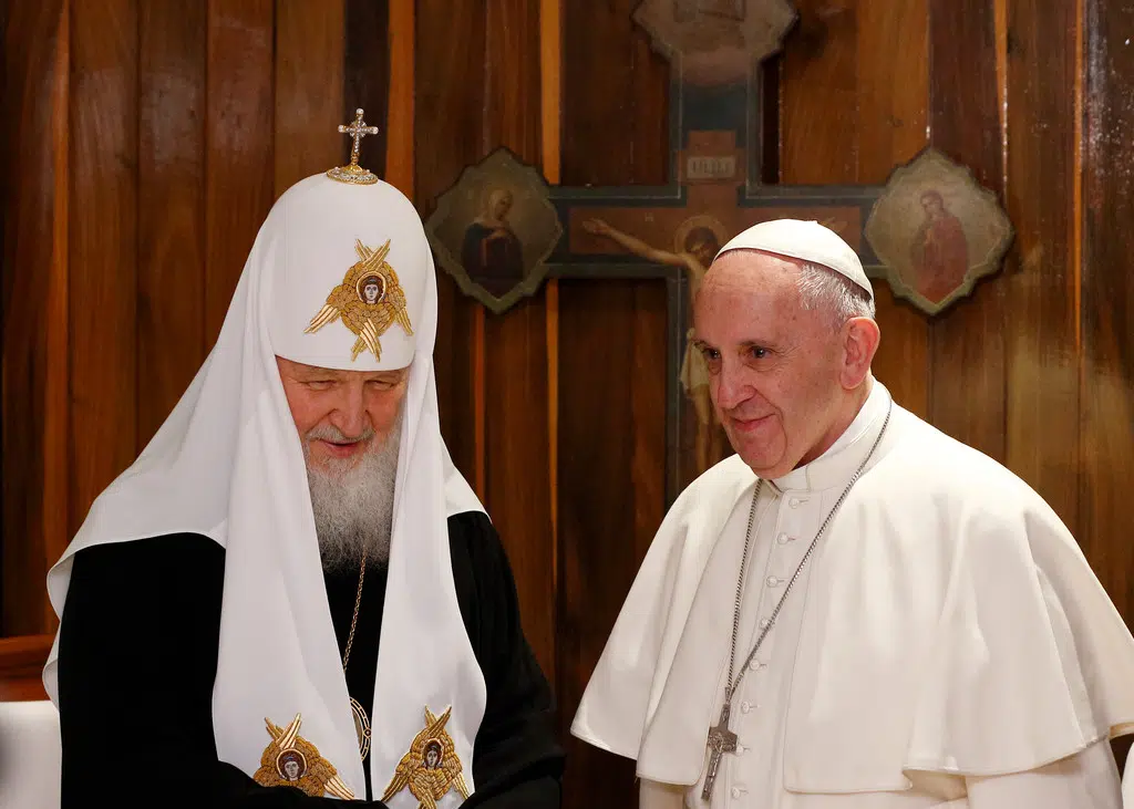 Brotherly embrace brings pope and Russian patriarch together ...