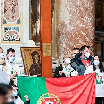 Be prophets of 'hope-filled future,' pope tells young people ...