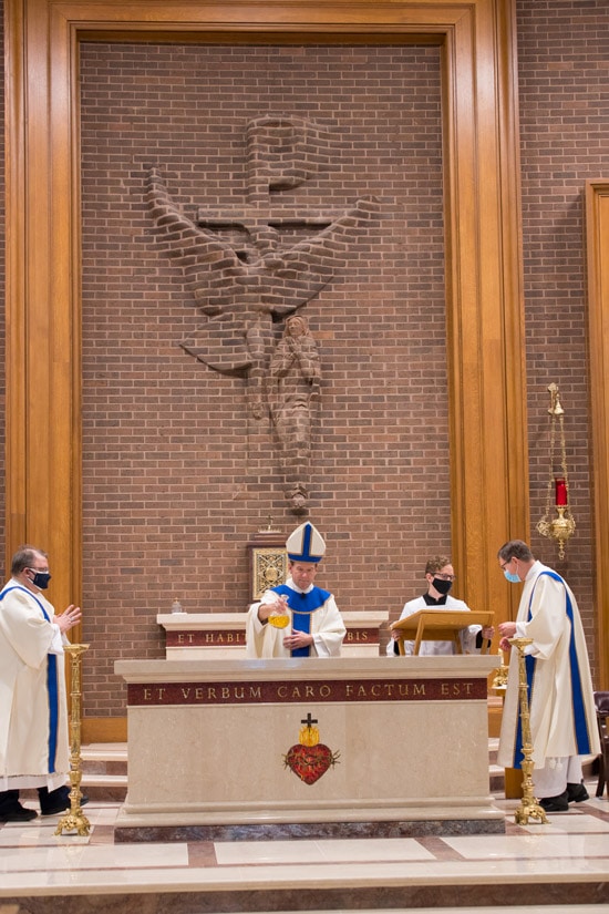 New altar blessed in Annandale - Arlington Catholic Herald