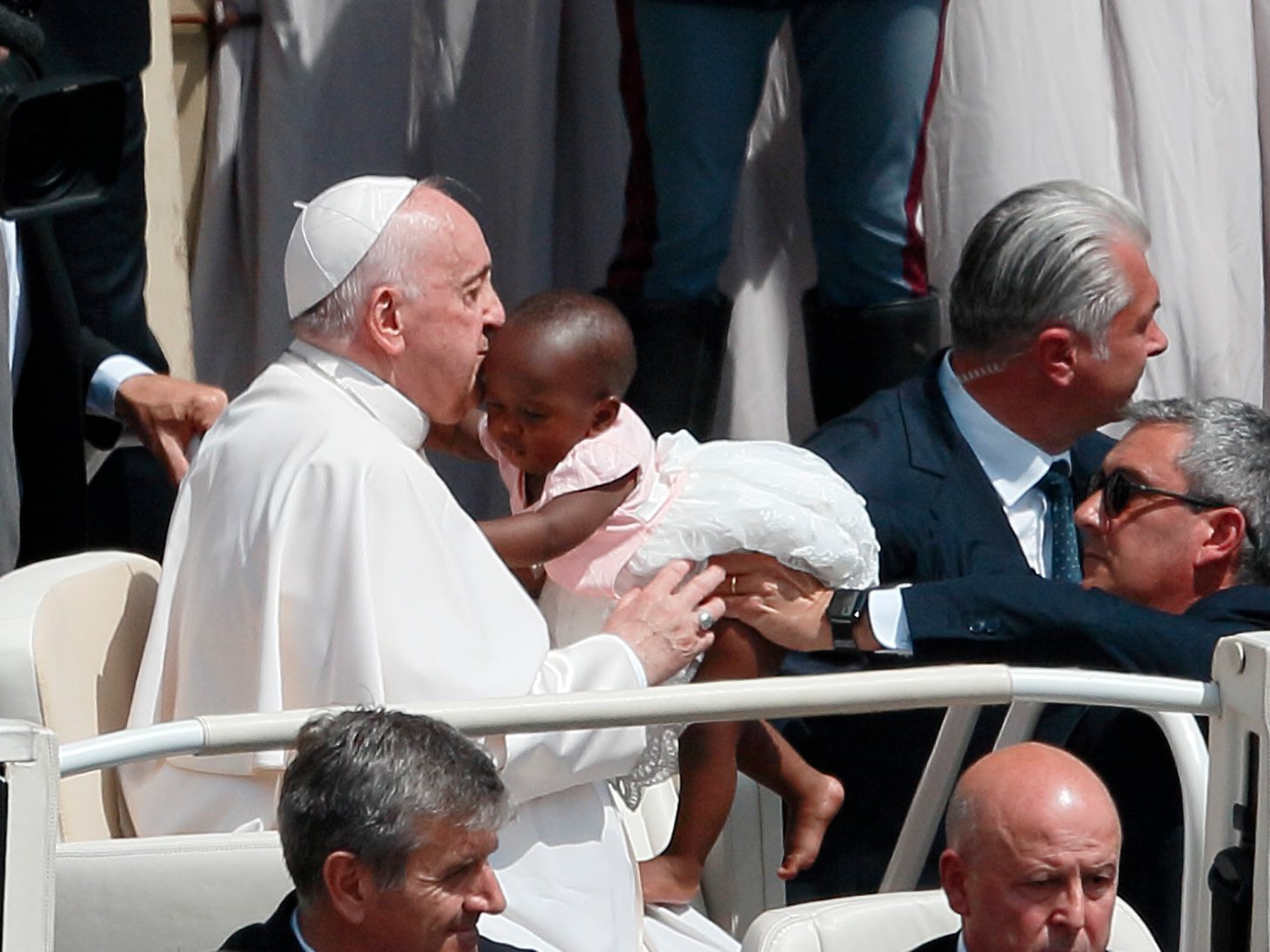 Saints' lives prove God's love for all, pope says at canonization Mass ...
