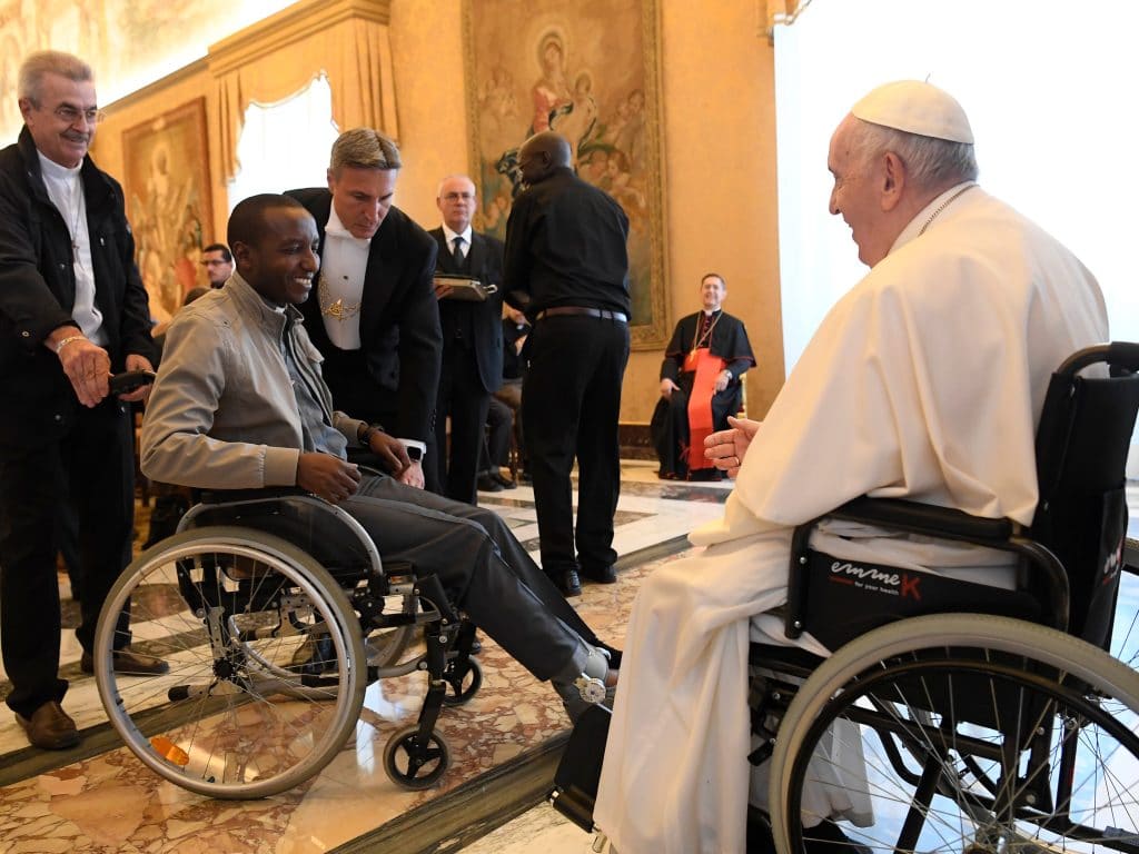 To evangelize is to live the Gospel, then share it, pope says ...
