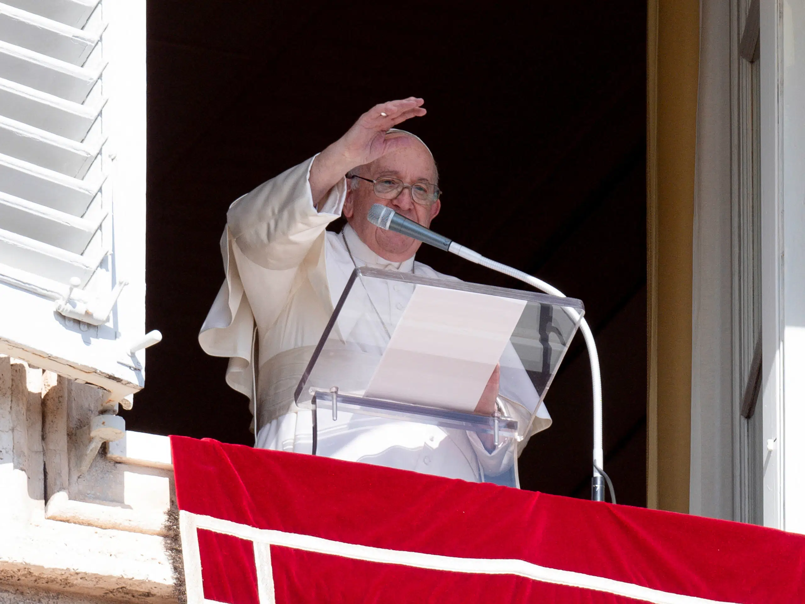 Prayer revitalizes the soul, pope says at Angelus - Arlington Catholic ...