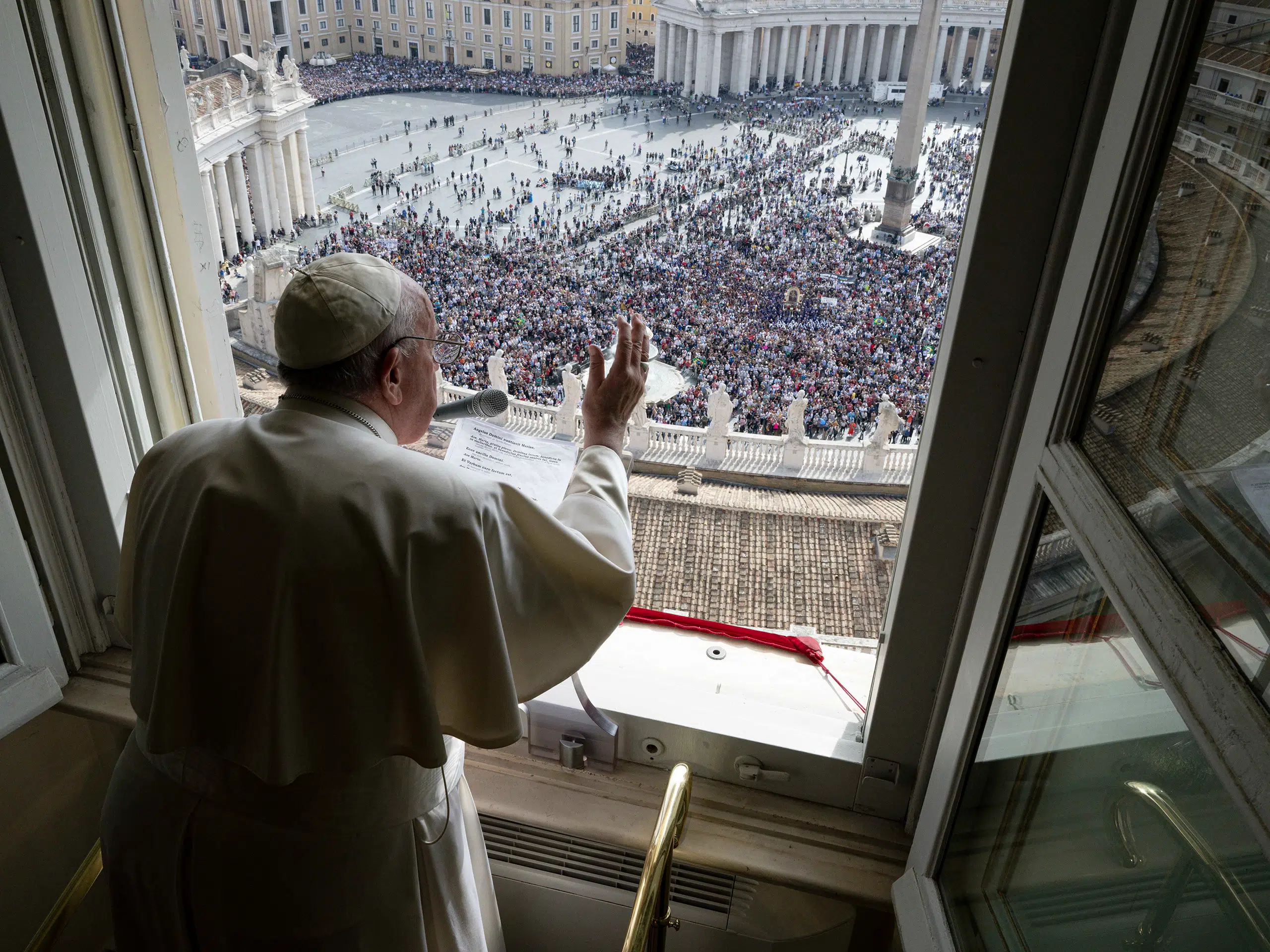 Thinking you are holier than others is form of self-worship, pope says ...