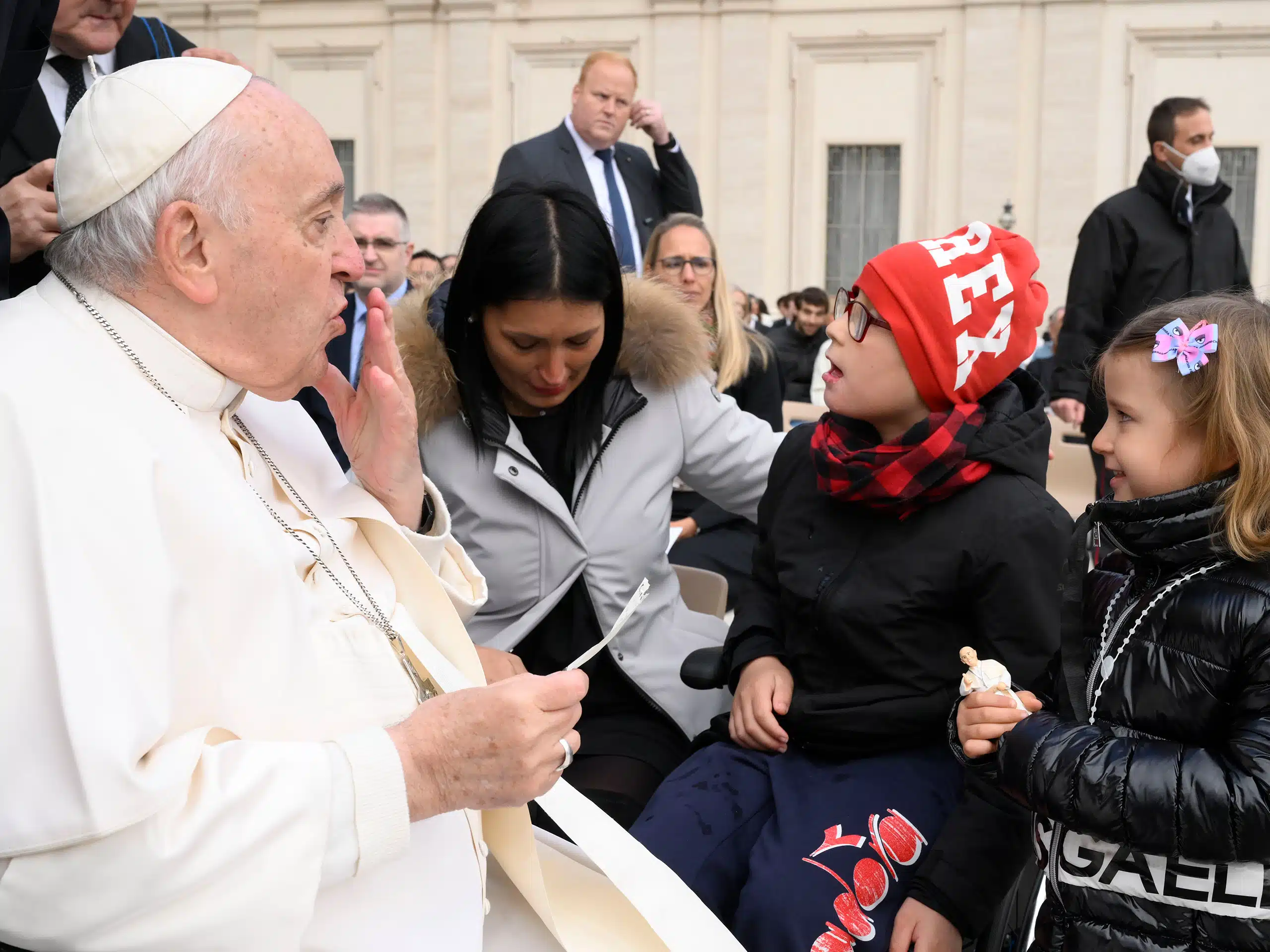 Peace requires 'gentle power of dialogue,' pope says at audience ...