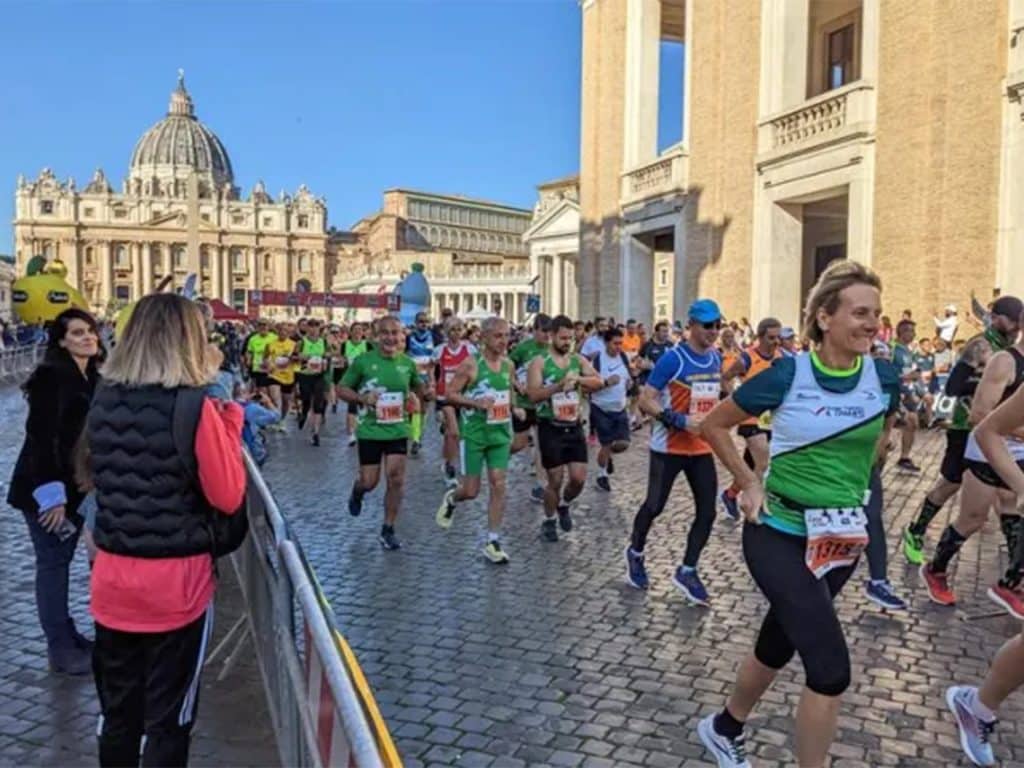 Competitors run in the footsteps of the saints in Vatican’s annual 10K ...
