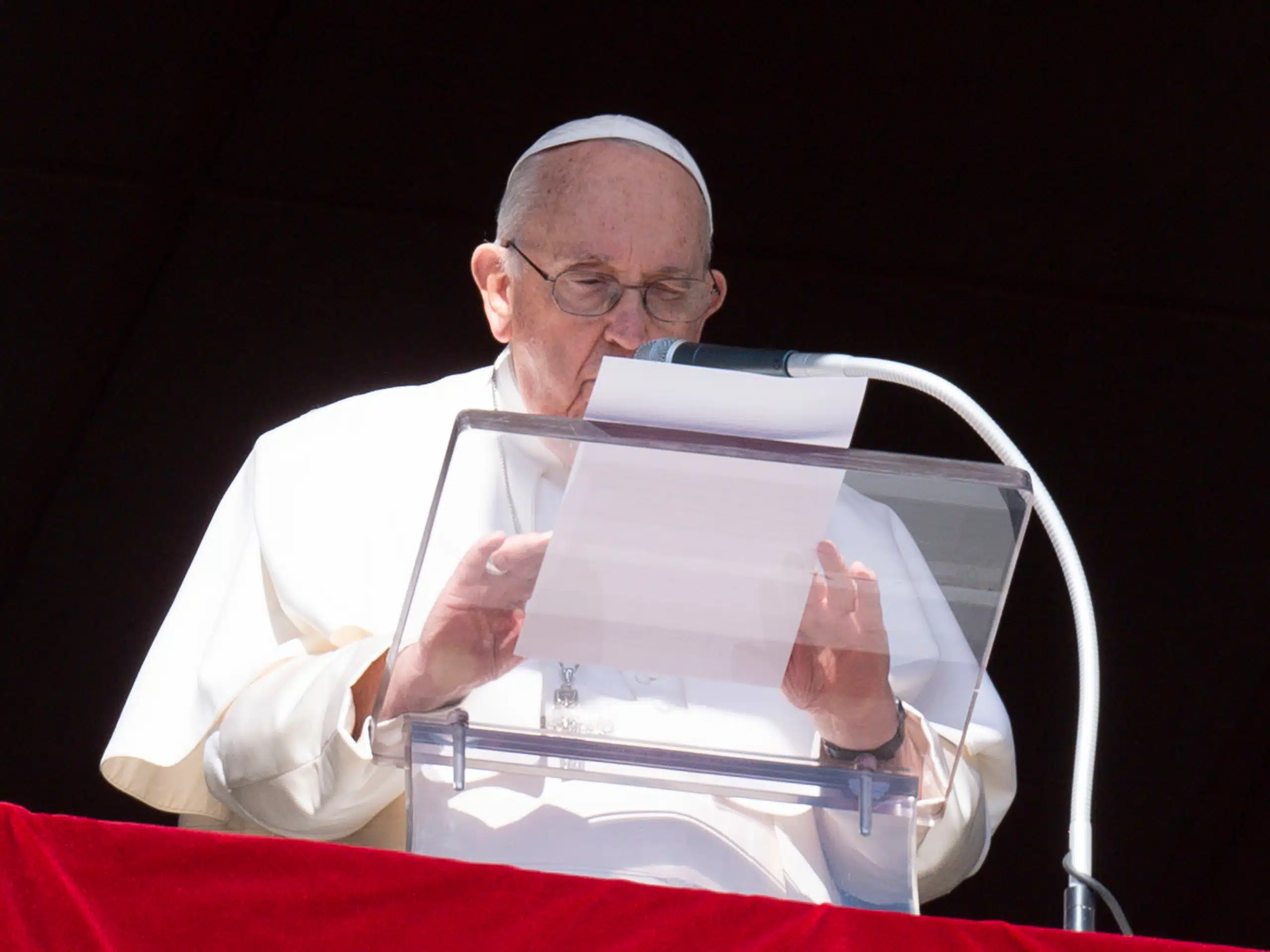 Pope: Jesus wants us to love fully, not flaunt facade of following ...