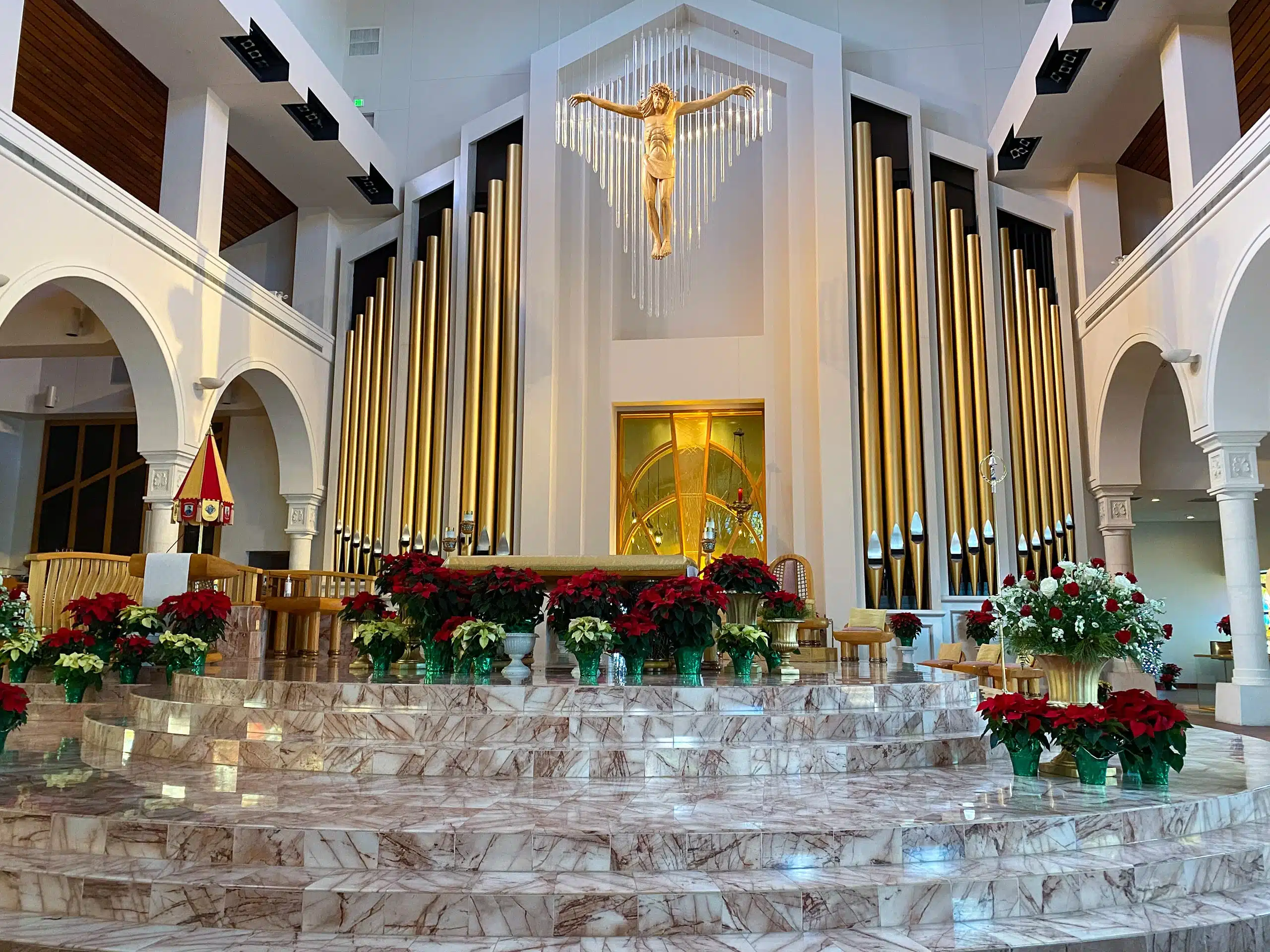 Orlando basilica ministers to Catholics visiting Disney World and more ...