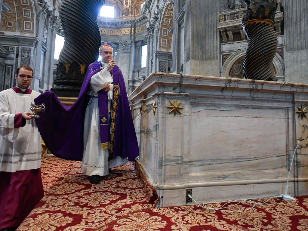 Act of reparation performed on altar of St. Peter's Basilica ...