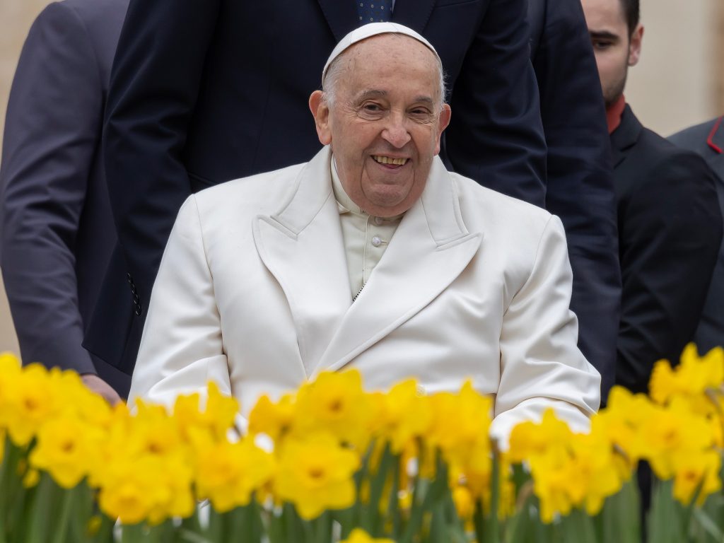 Righteous people work for the good of all, pope says - Arlington ...