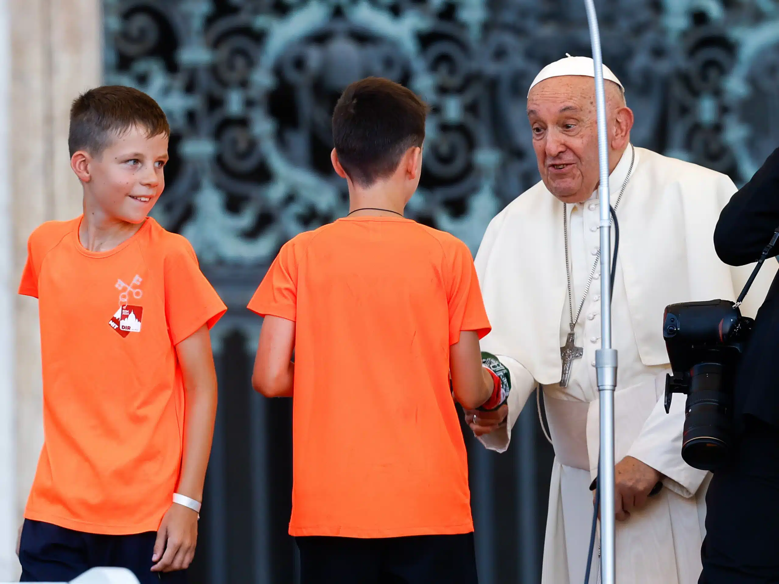 Pope: Jesus' presence in Eucharist helps faithful be truly present for ...