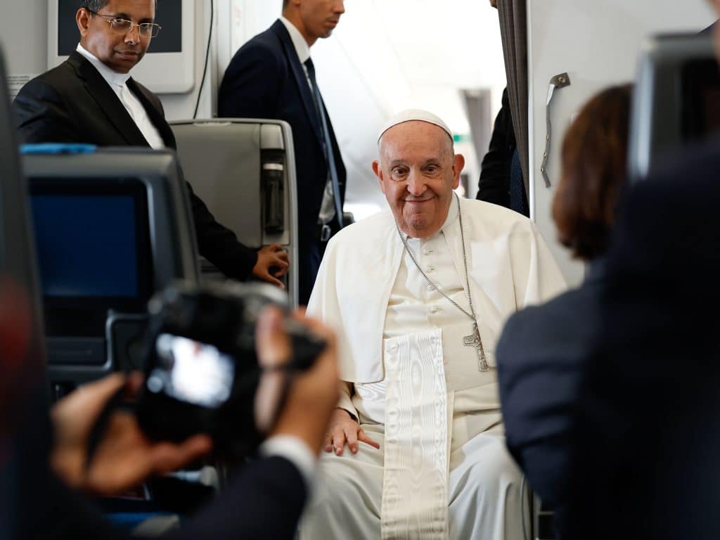 Both U.S. presidential candidates espouse anti-life views, pope says ...
