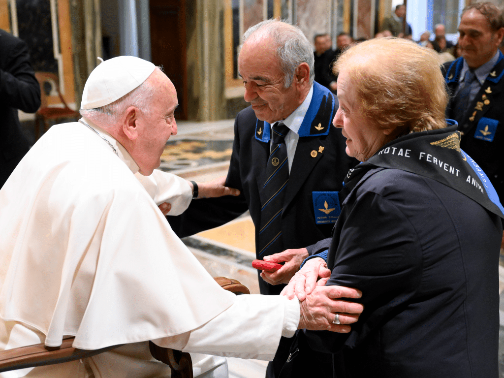 Everyone needs some heavenly help, pope tells Italian soldiers ...