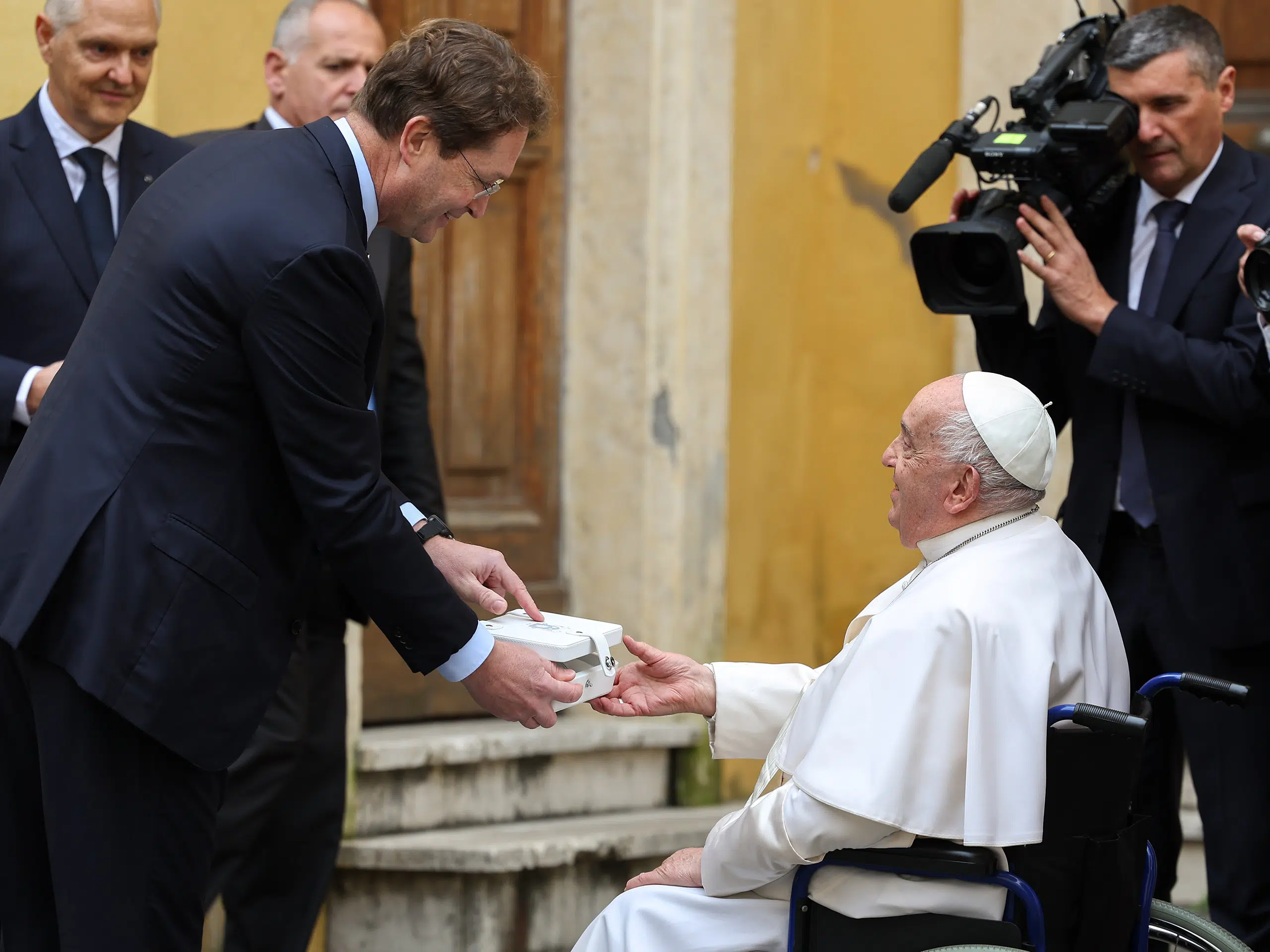 Pope Francis receives new all-electric popemobile - Arlington Catholic ...
