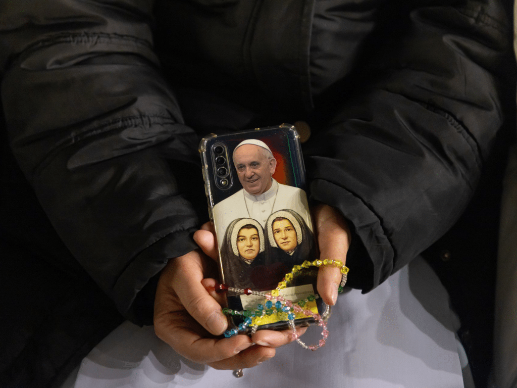 Pope's 'complex' condition remains stable; he continues to rest, work ...