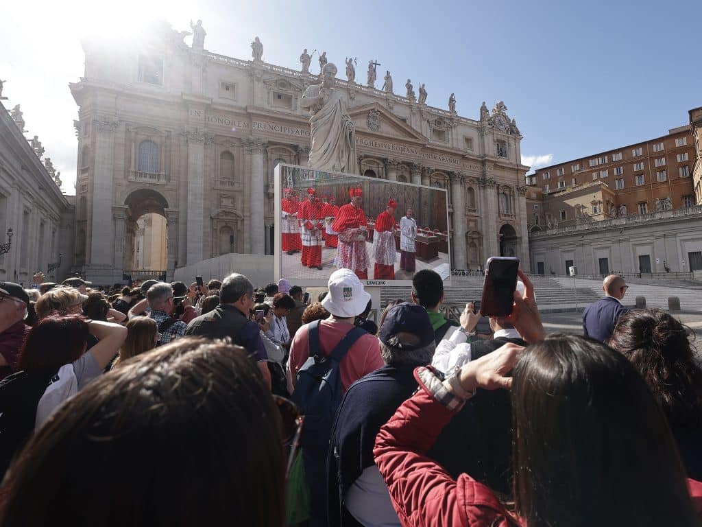 Calling on the Holy Spirit and all the saints, cardinals begin conclave ...